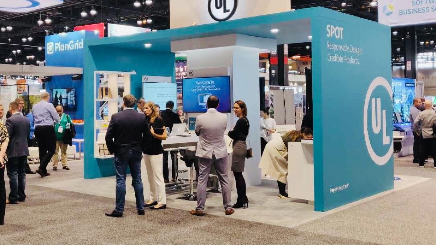 What to Wear to a Trade Show: Men & Women’s Guide